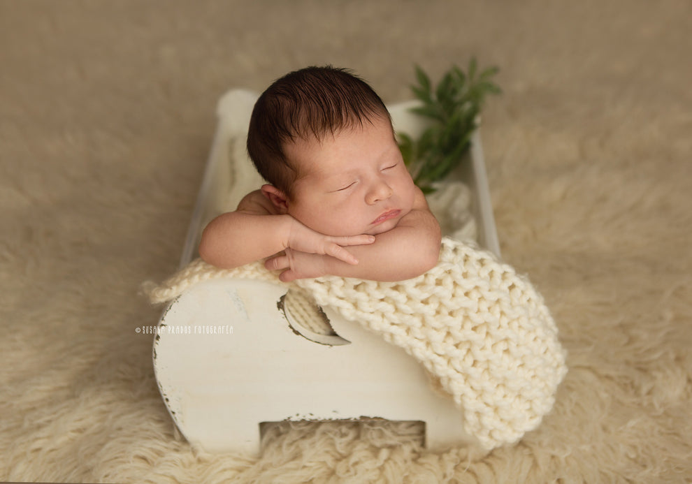 Handmade Moon Bench - Newborn Photography Props – Newborn Studio Props